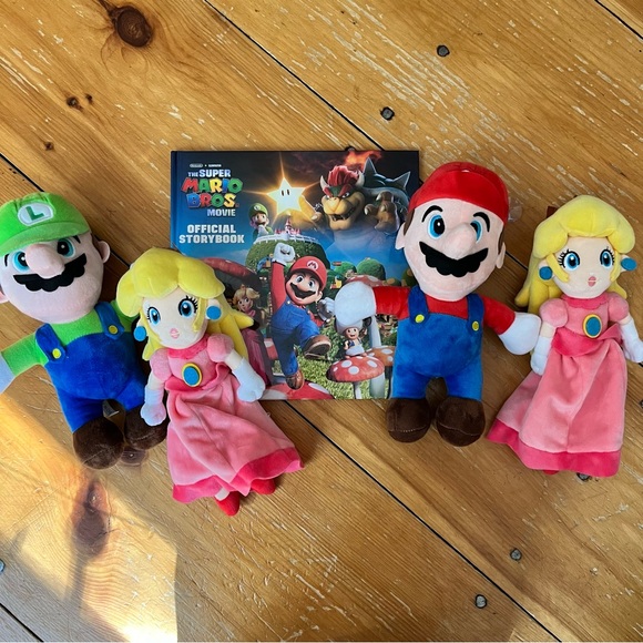 Nintendo | Toys | Super Mario Brothers Plushies With Princess Peach And ...